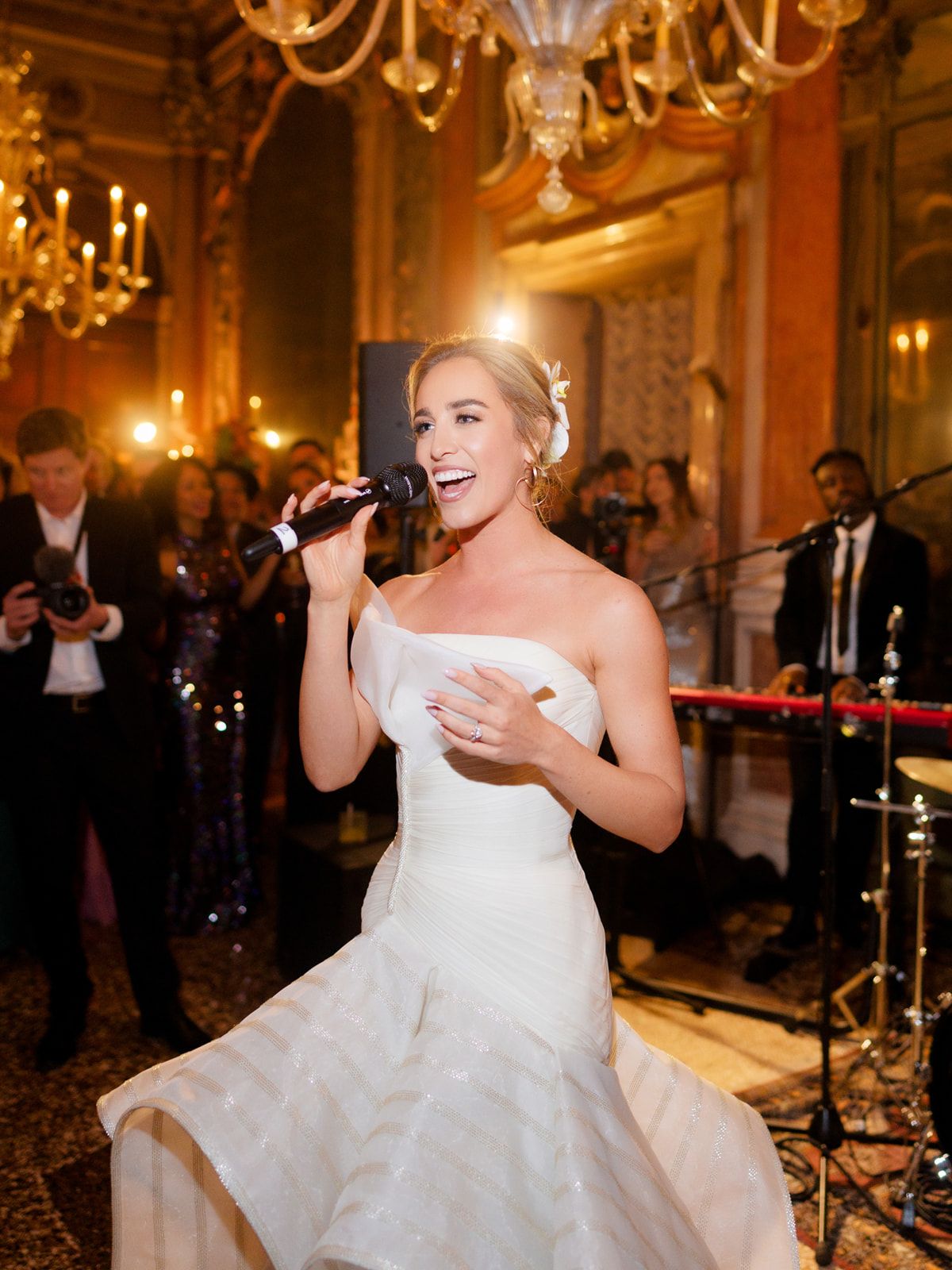 Singer-Songwriter Chloe Stroll and Olympic Snowboarder Scotty James’s ...