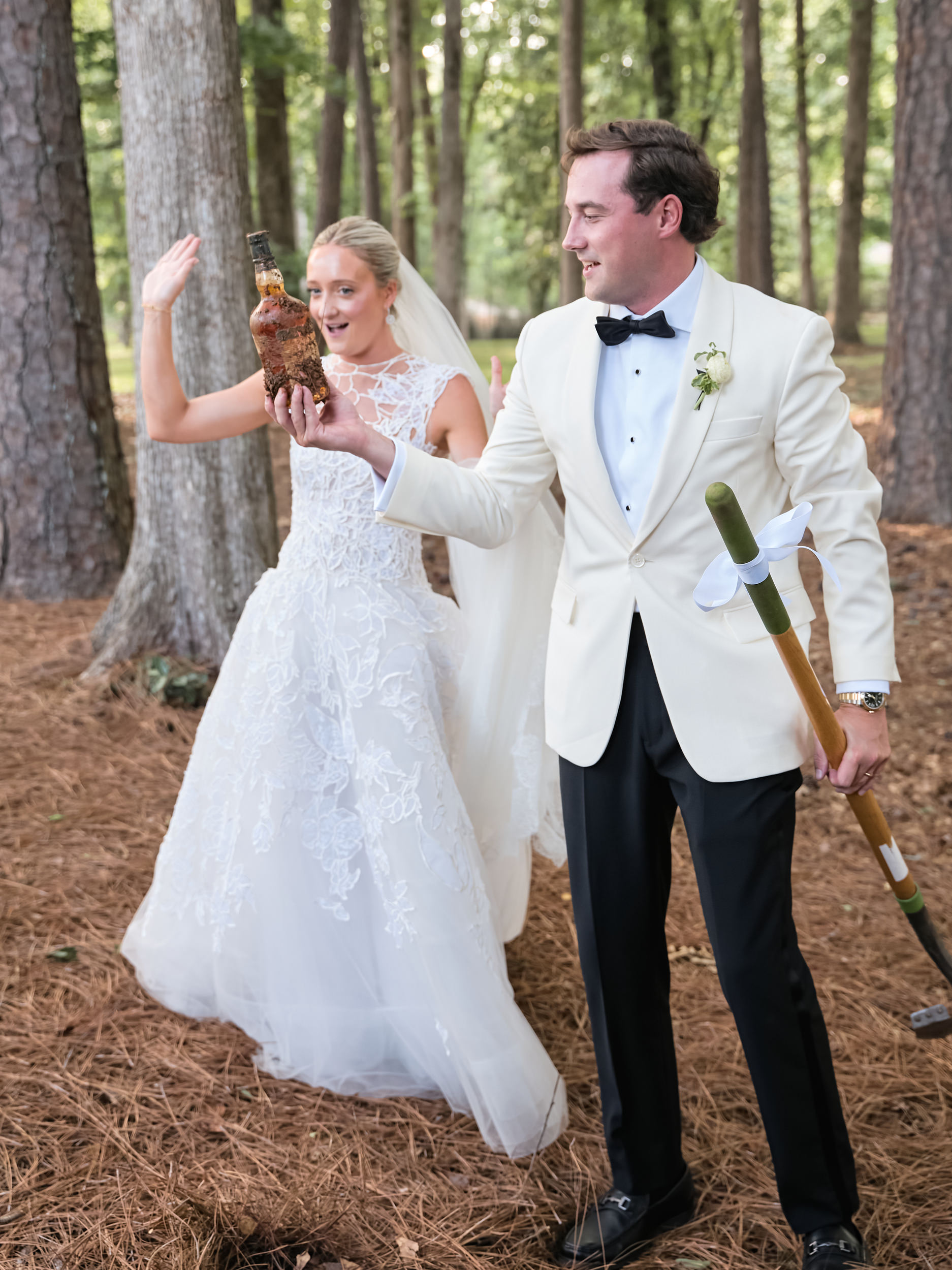 The Bride Wore Oscar de la Renta Down The Aisle at Her Romantic Wedding ...
