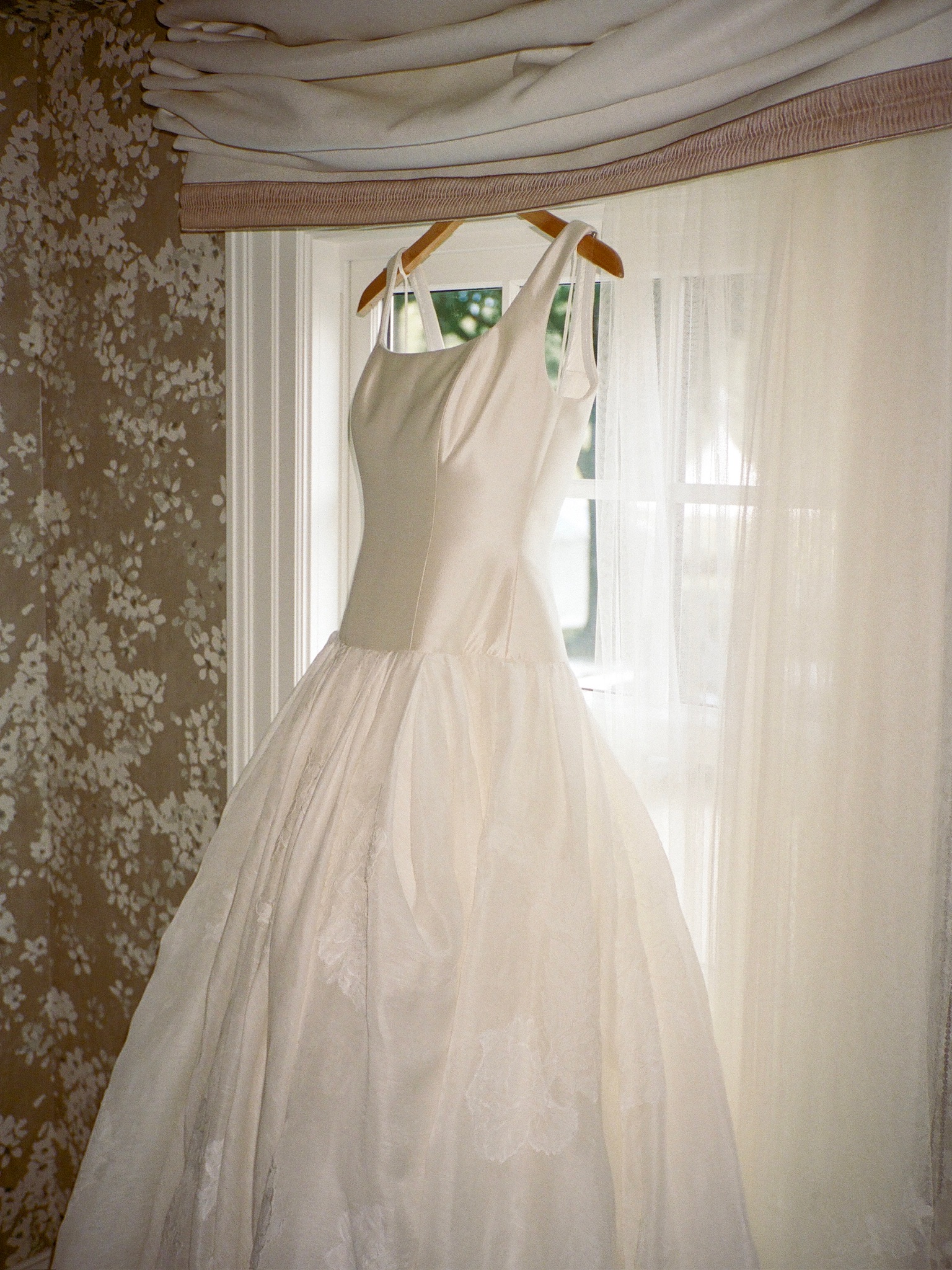 PARKE Founder and Influencer Chelsea Parke Wore A Custom Dress by ...